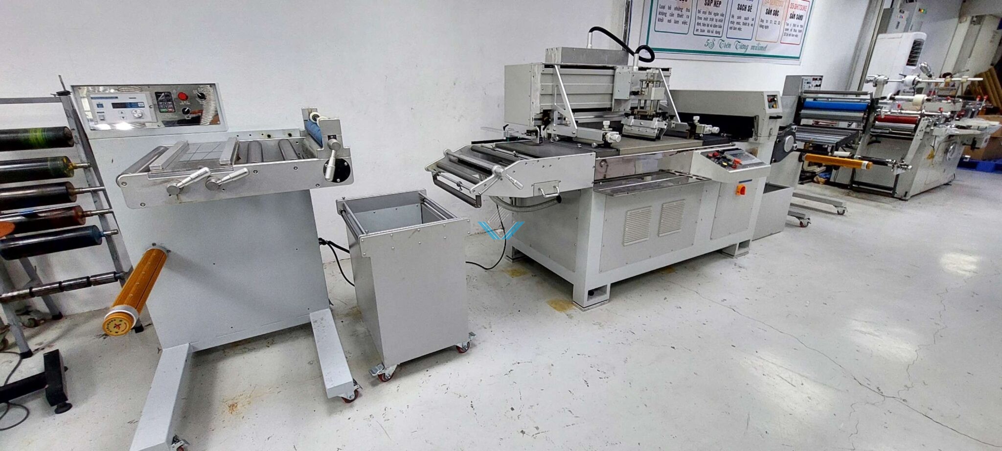 MÁY IN LỤA CUỘN LABEL - UV CỤC BỘ 350/450
