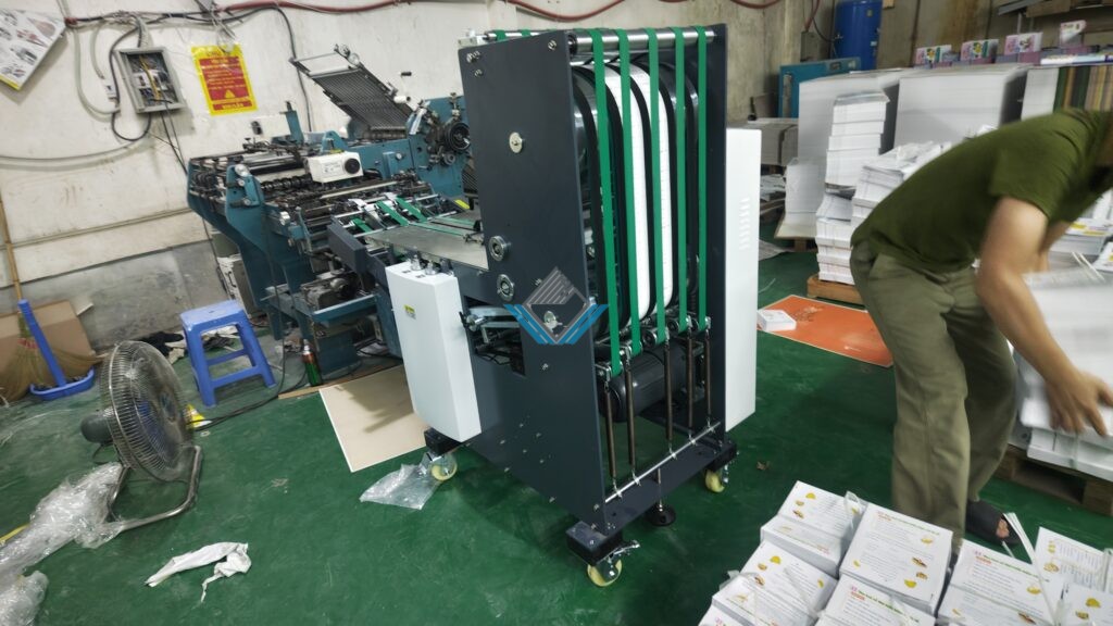 MÁY THU GIẤY LẮP SAU MÁY GẤP SÁCH DFKH - 488